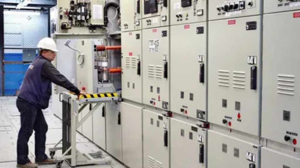 How to Maintain and Troubleshoot Electrical Switchgear in Extreme Climates